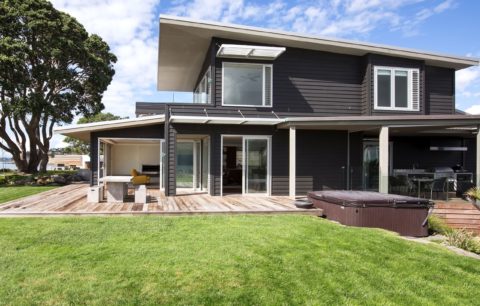 Red Beach House - Accoya - reSAWN TIMBER co.