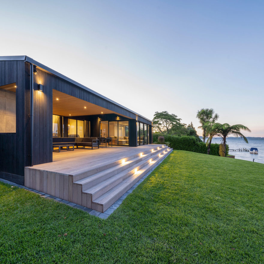 Three Falls Residence :: GRAPHITE Abodo® Vulcan Cladding