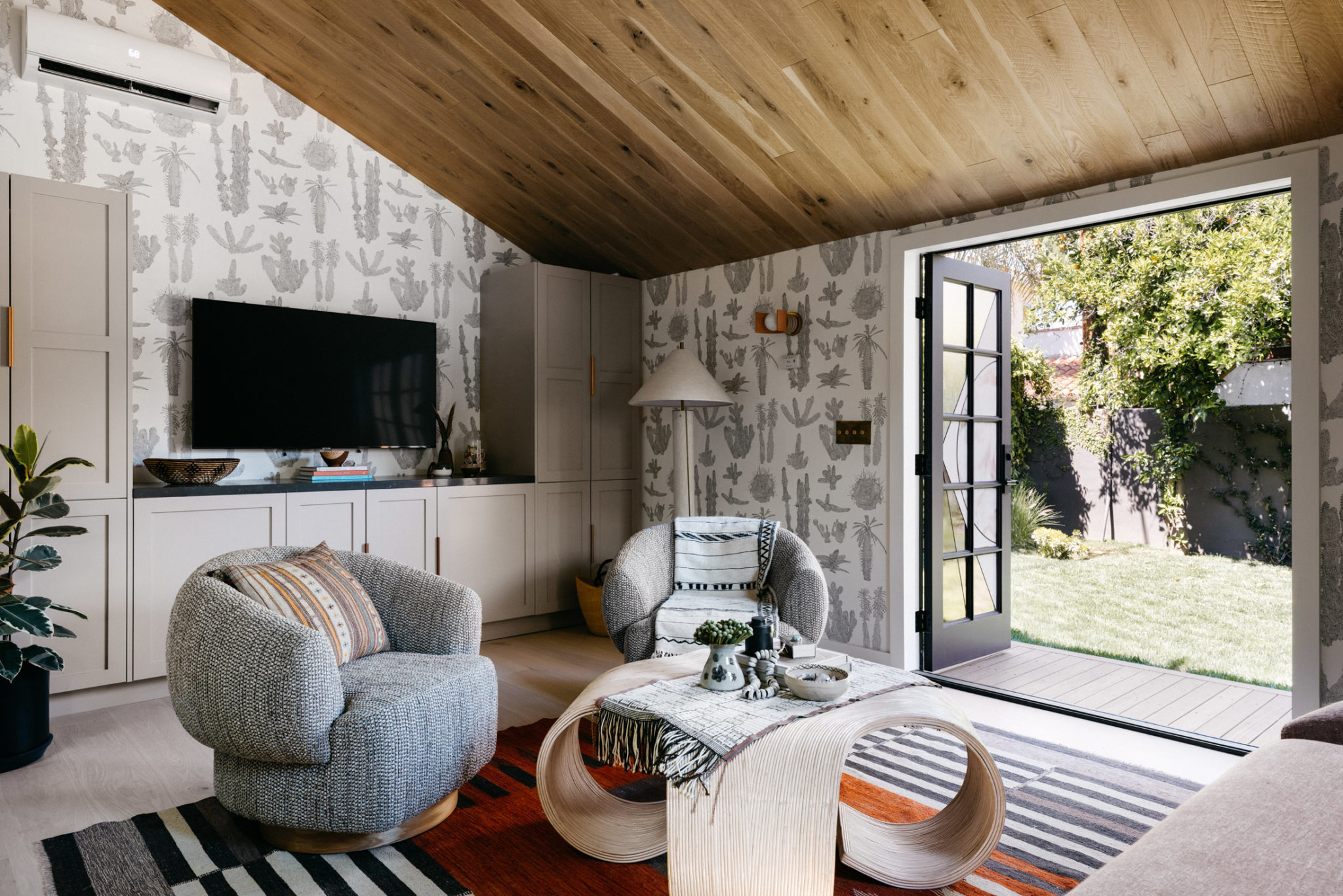Pasadena Modern ADU :: MERCER North American White Oak - reSAWN TIMBER co.