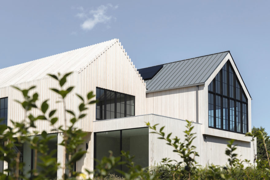Twin Gables :: SiOO:X Abodo Vulcan Cladding - reSAWN TIMBER co.